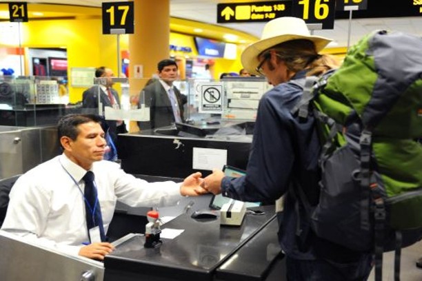 EMIGRAR A PERU DESDE VENEZUELA: REQUISITOS BASICOS